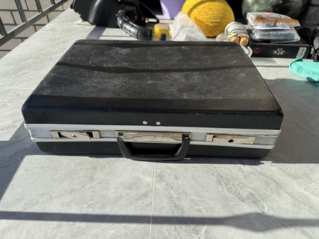 Qora Aluminium Chemodan Sovet davridan