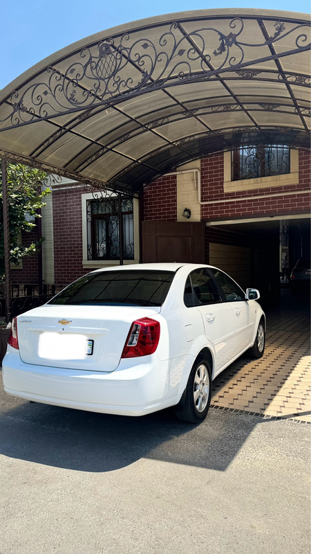 Lacetti (Gentra )Elegant plus sotiladi))