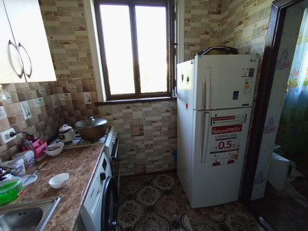 .Продам 1х2комнатную балкон 2х6метр под евро 42м2 мебельтехника 45,5$.
