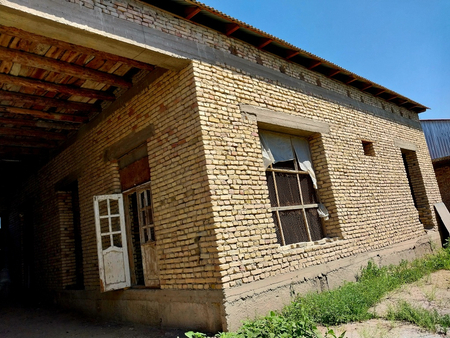 Uchastka sotiladi