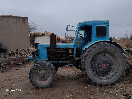Дт40 тирактир сотилади
