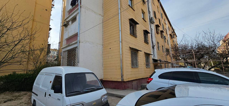 Beltepada 1 xona 1 etaj srochna sotiladi