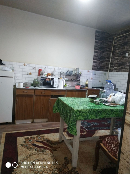 Uy 4,3 sotx sotiladi xamma sharoitlari bor gaz,svet,suv bor 4 xona