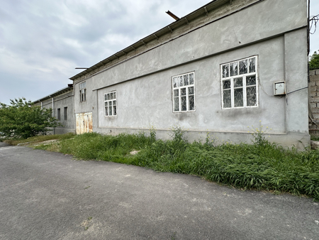 Рамадан махаллада (эски 50йиллик) 5*сот уй сотилади.