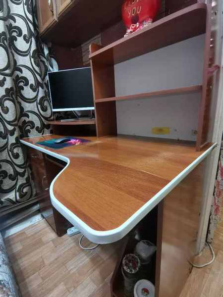 Компьютерный стол срочно
