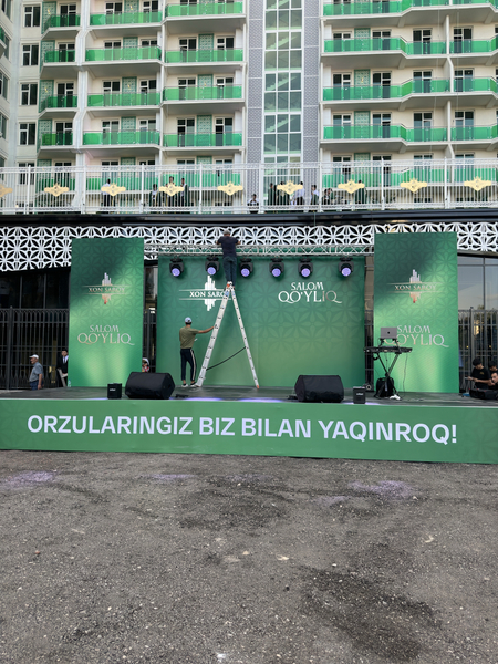 Led ekran svetomuzika alyumin konstruksiya podium