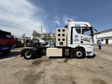 Седельный  Тягач JH6 4x2 CNG