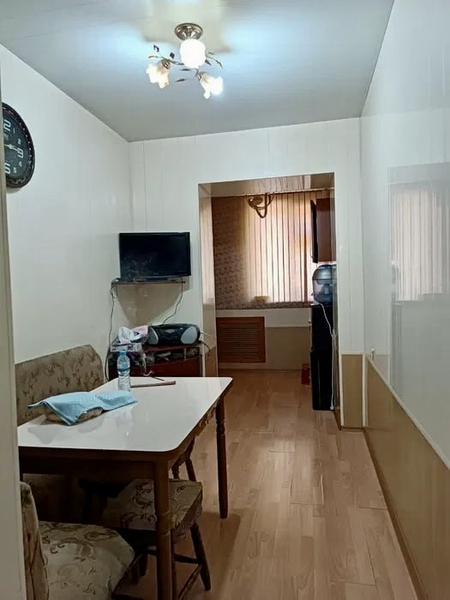 Срочно продам квартиру 3/2/4 Юнусабад 8