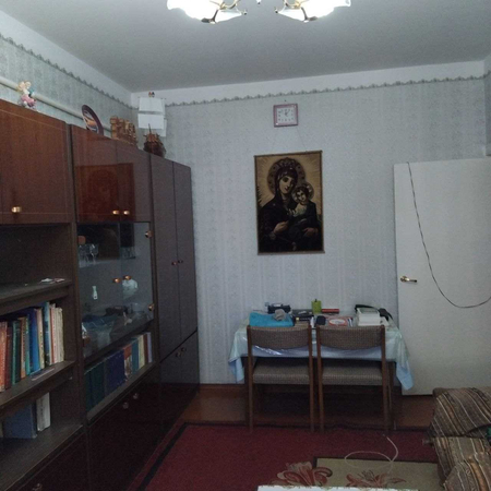 Продается трех комнатная квартира
