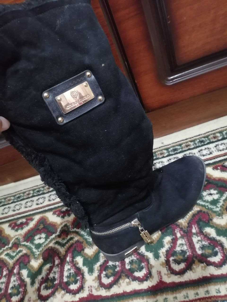 Oyoq kiyimla sotiladi
