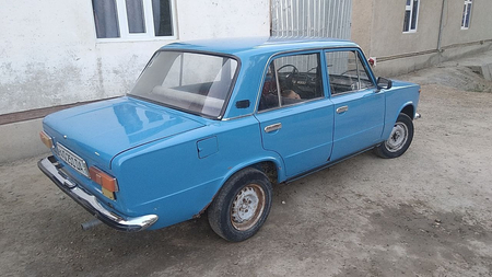 Antikivarni Vaz 2101 sotiladi holati juda zo'r propanda hujjati joyida