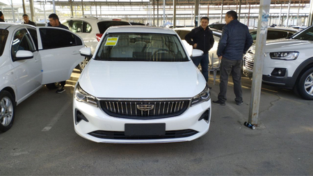 Автомобиль Geely M Grand