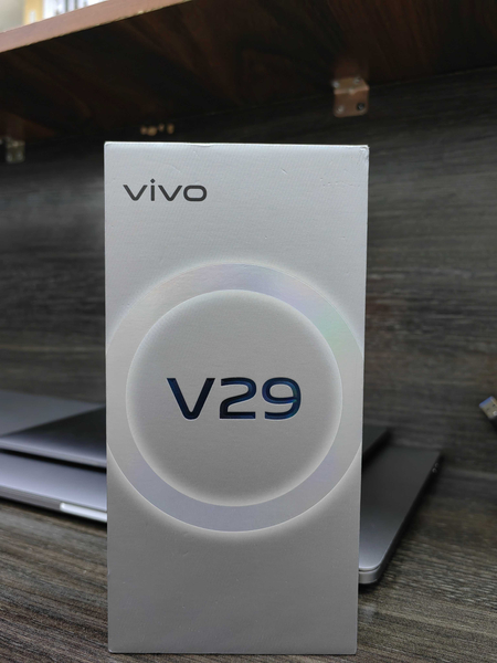 Vivo V29  12/256GB в отличном состоянии полный комплект с гарантией!