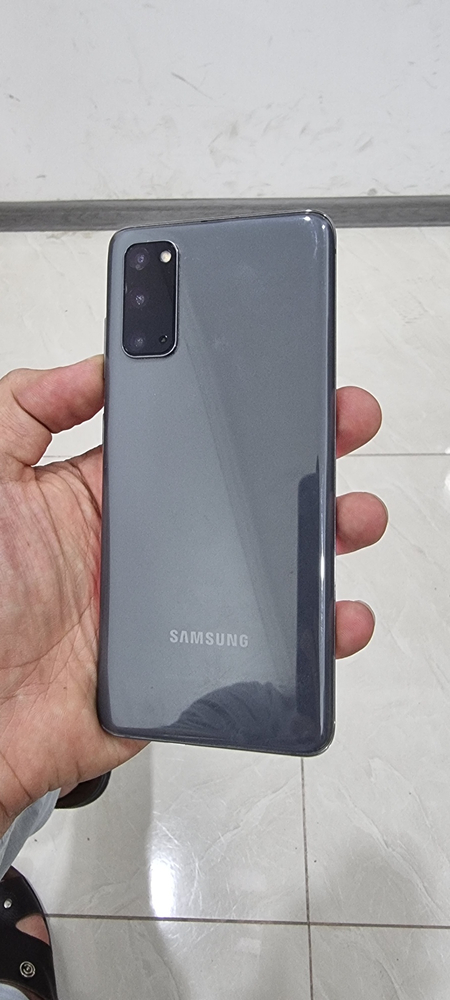 Galaxy S20 / 12/128 GB sotiladi