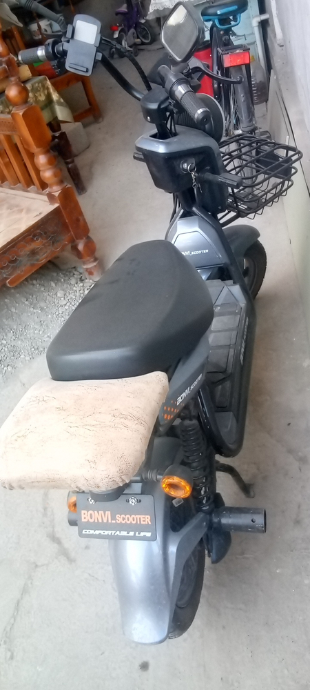 Skuter elektronni
