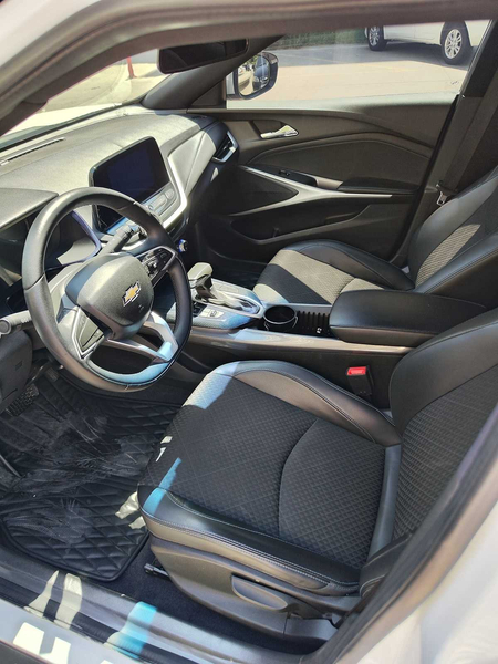 Chevrolet Menlo электромобиль белый 2021