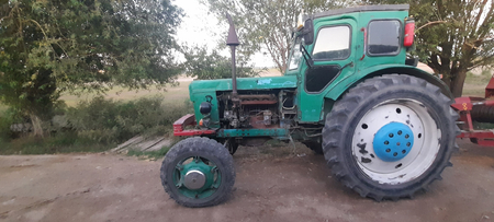 T 40 traktor yakka òzi sotladi
