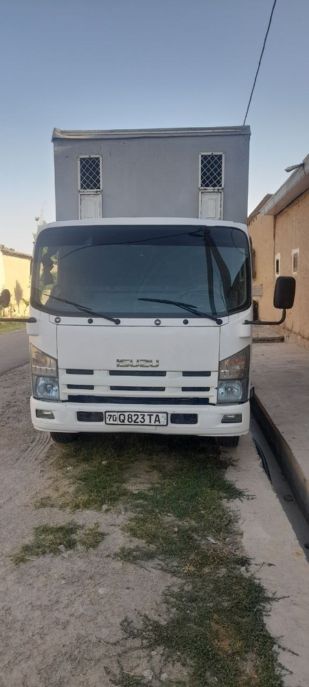 Isuzu sotiladi 20 000$