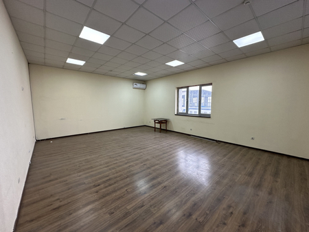 Продается Здание 2200м2 вдоль дороги - Яккасарай | Кушбеги