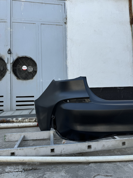 Monza orqa bamfer