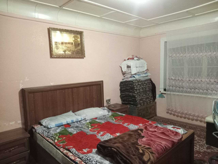 Hovli uy sotiladi