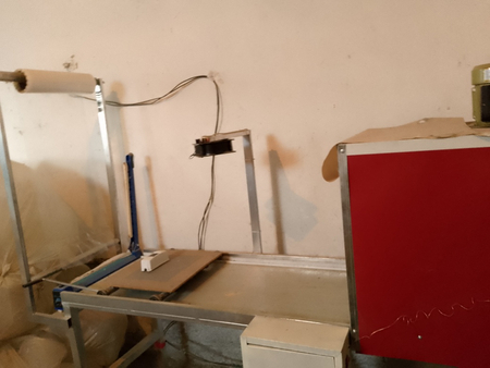 Gel yogʻ va ichimlik suvlarini upakovka qiladigan aparat yani utik