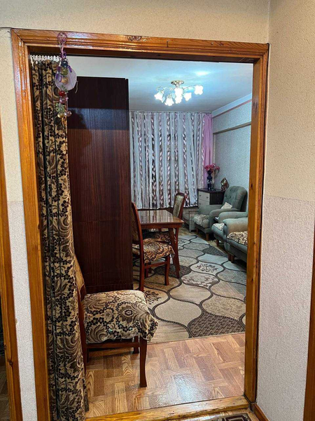 Срочно продаем Ц-5. 2-х ком квартира.2-этаж