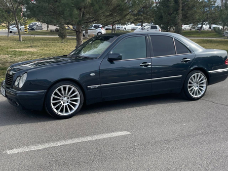 MercedesBenz  210