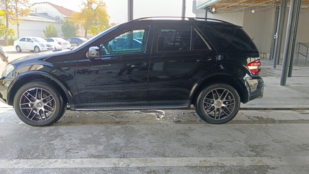 Mercedes ML 350 sotiladi.