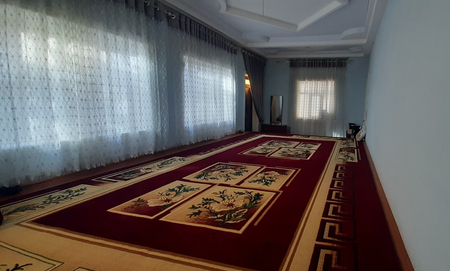 Катта ховли сотилади
