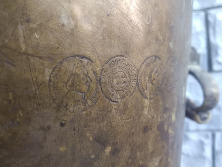 Samovar sotiladi qadimiy