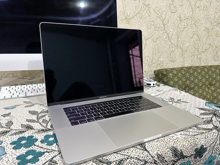 Macbook Pro 2018 15 inch Amd Rodeon 560