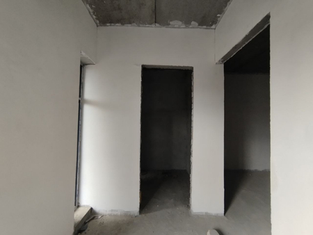 Uchastka sotiladi uch Qaxramon Parvozda