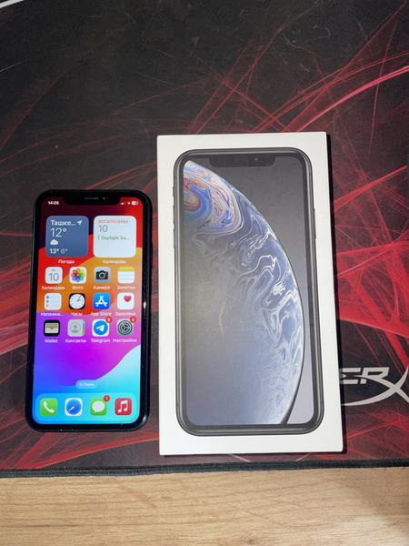 IPhone  XR в хорошем состоянии, без ремонта , коробка есть, черного цв