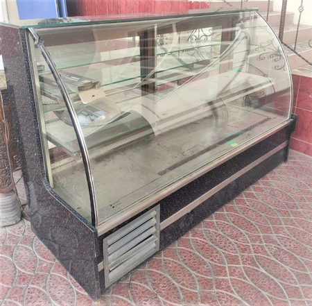 Продается холодильник для сладостей