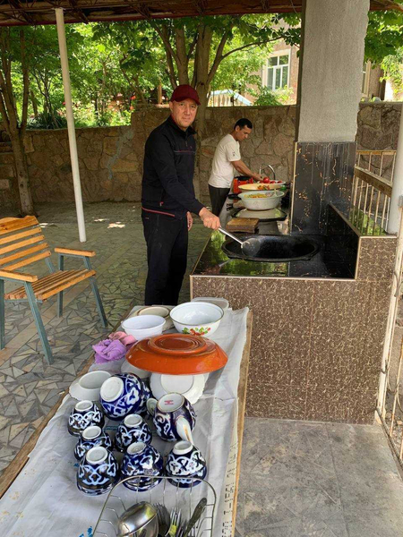 Срочно продаётся дача НУ С ОЧЕНЬ  БОЛЬШОЙ территорией вдоль реки Угам.