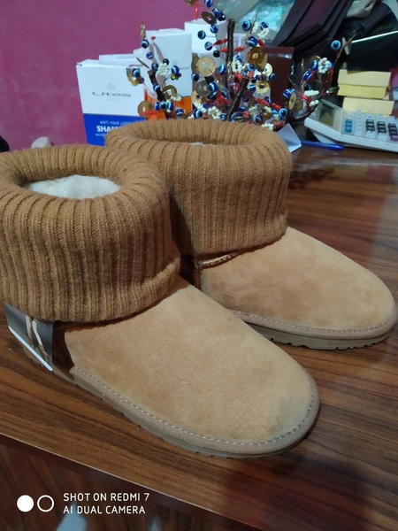 UGG из натуральной кожи фирменные.