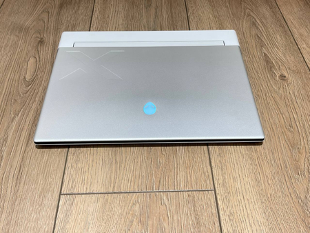 Dell Alienware Ryzen 9 7845HX RX7600XT