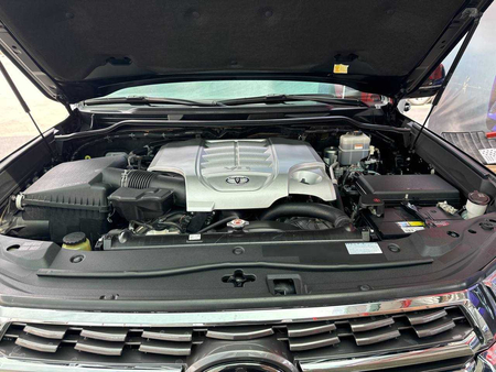 Toyota Land Cruiser 200 V8 5.7 год 2019