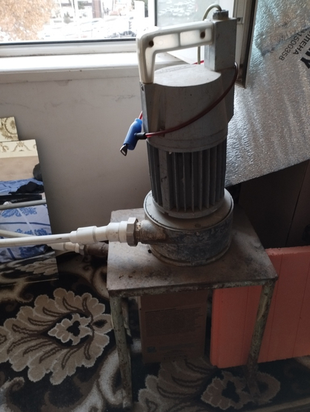 Продается моторчик для качки воды...
