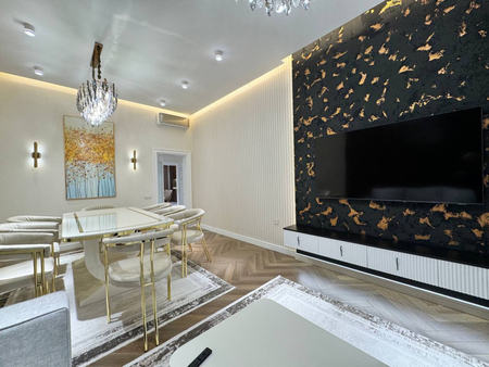 Срочно продается квартира в ЖК Poytaxt Gavhari.   100м