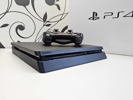 ПРОДАМ PlayStation 4 Slim на 1000GB +Игры Закачены. Состояние ОТЛИЧНОЕ