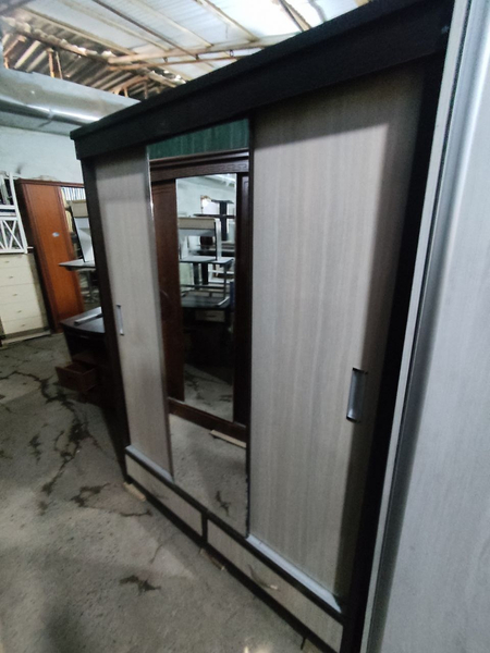 Arzon shkaflar bor ishlatilgan dastavka mavjud