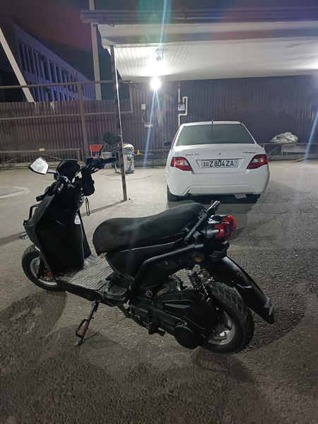 Skuter irbis. Black matvi