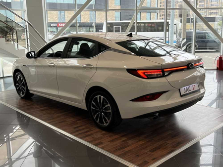 Бизнес классдаги JAC J7 / AT автомобили сотилади. malibu/monza/cobalt
