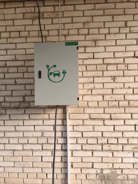 Установка зарядное устройство для Электромобилей