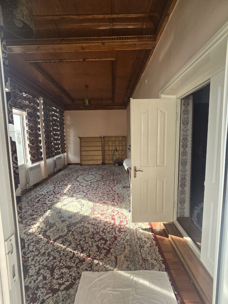 Nazarbek ramadanda 8 sotiglik uchaska sotiladi.