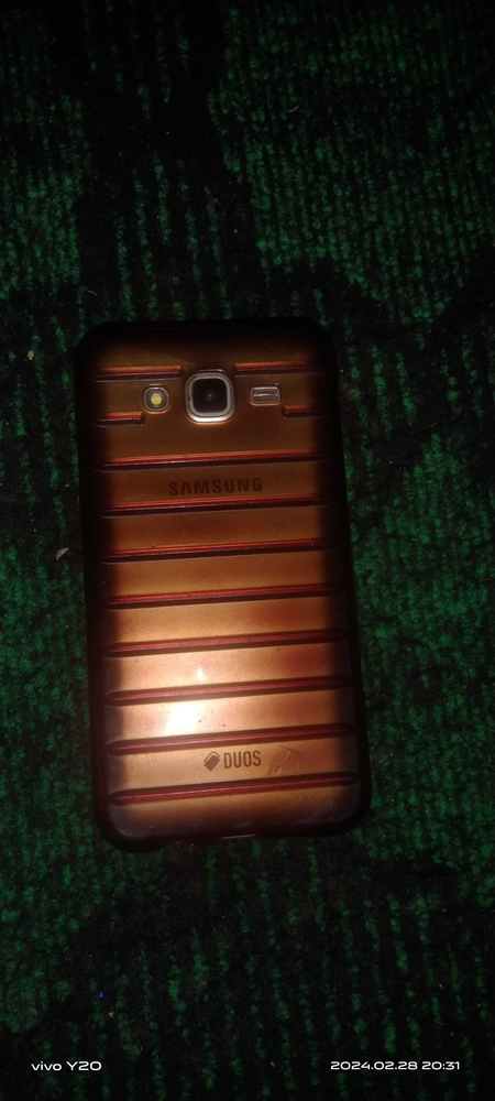 Телефон b.u Samsung galaxy J 5 арзон нархда планшет Irbis b.u ишлайди.