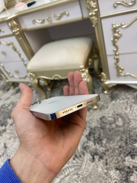 Iphone 13 pro max holati yaxwi