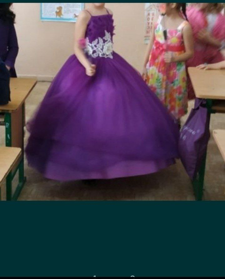 Продам платье на девочку 8-11лет